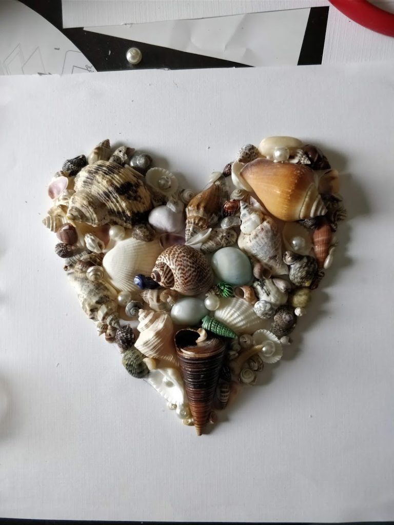 Seashell Art - Quick and Easy DIY for your Home | Feeling Nifty