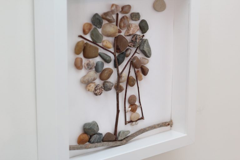 Pebble Art- Create a Super Easy DIY Pebble Art Tree {Easy Art/Craft Ideas}