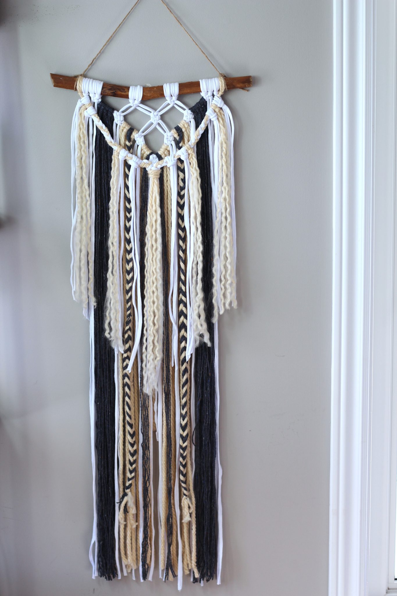 Easy DIY Macrame Wall Hanging in 15 Minutes | Feeling Nifty