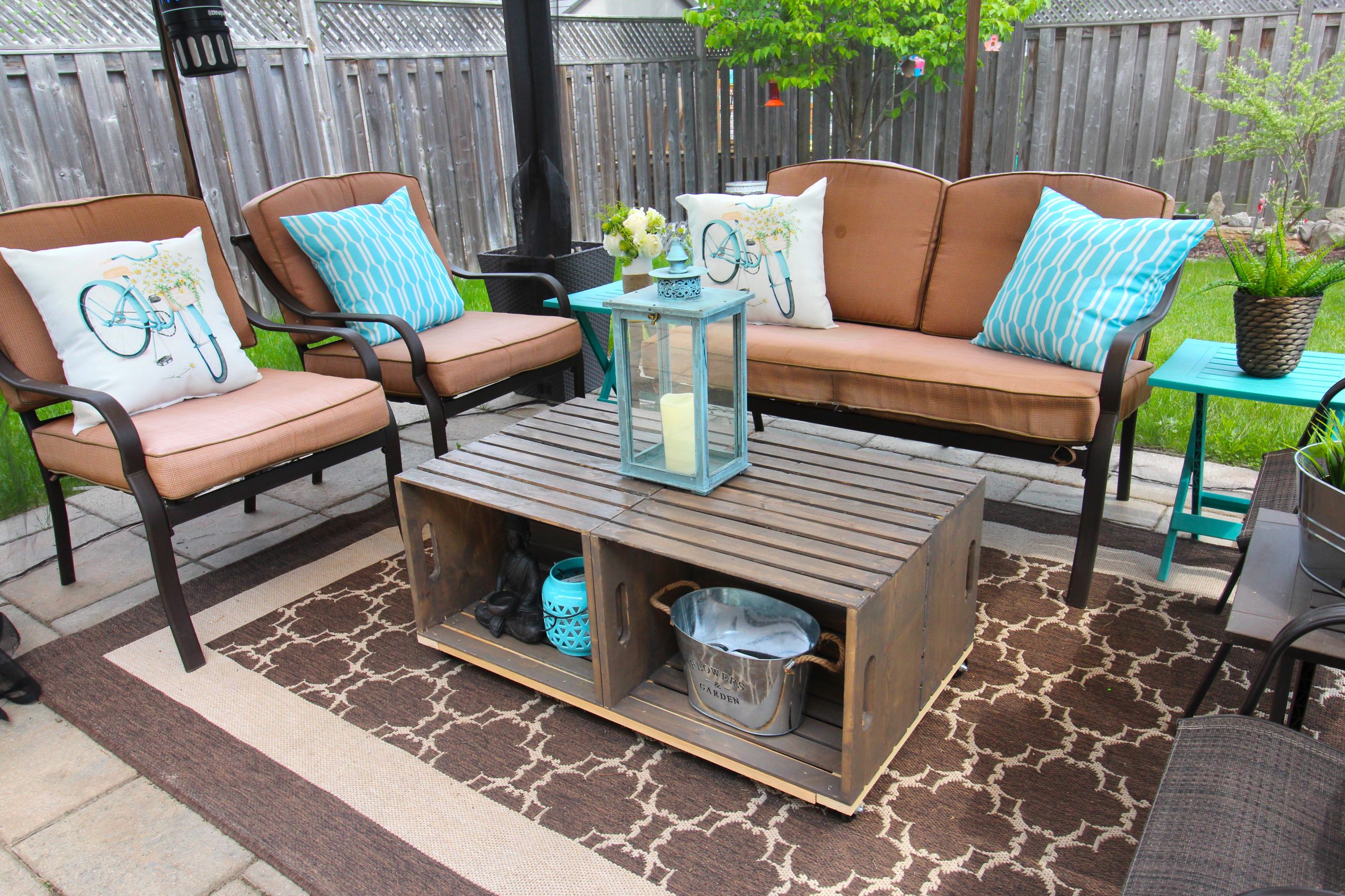 DIY Outdoor Crate Coffee Table with Wheels {Rustic, Farmhouse}