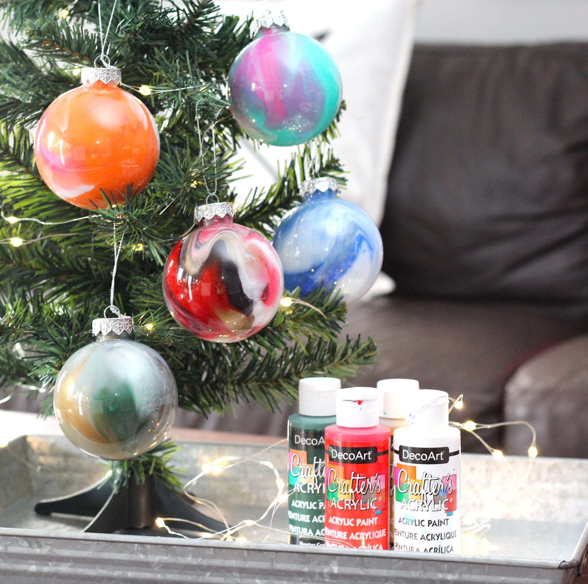 DIY Ornament Balls - Paint Swirl 2 Ways {Dollar Tree Craft}