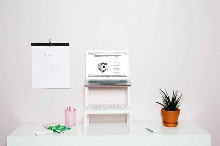 30+ Awe-Inspiring Ikea Desk Hacks that are Affordable and Easy