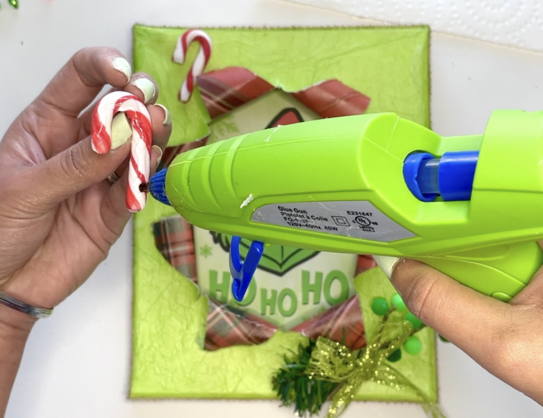 Easy Busted Canvas Tutorial: 3 Designs with Dollarstore Finds